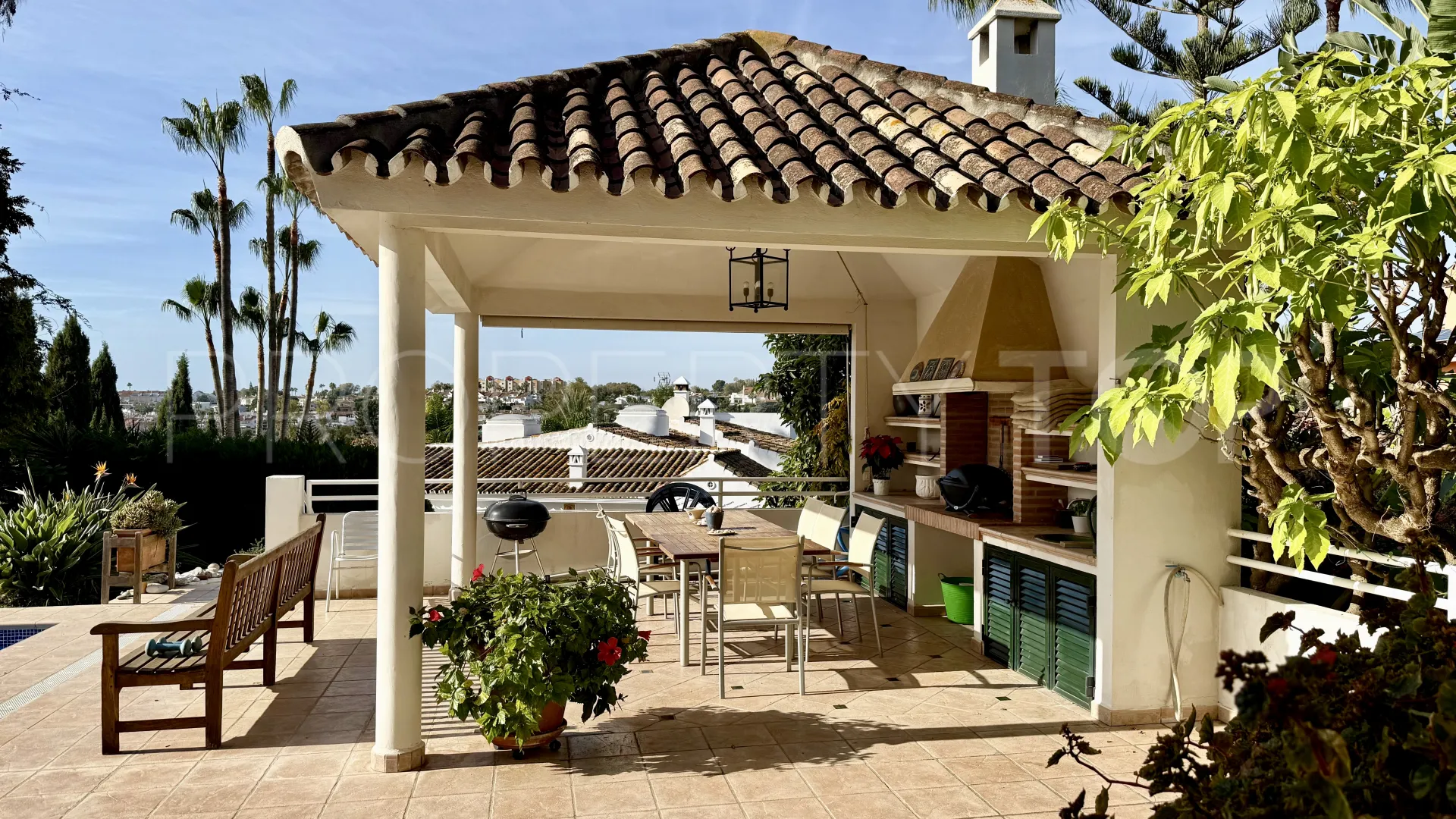 Villa en Guadalmina Alta | 4DR, 3BA, 525m², 763m² parcela, €1,7M