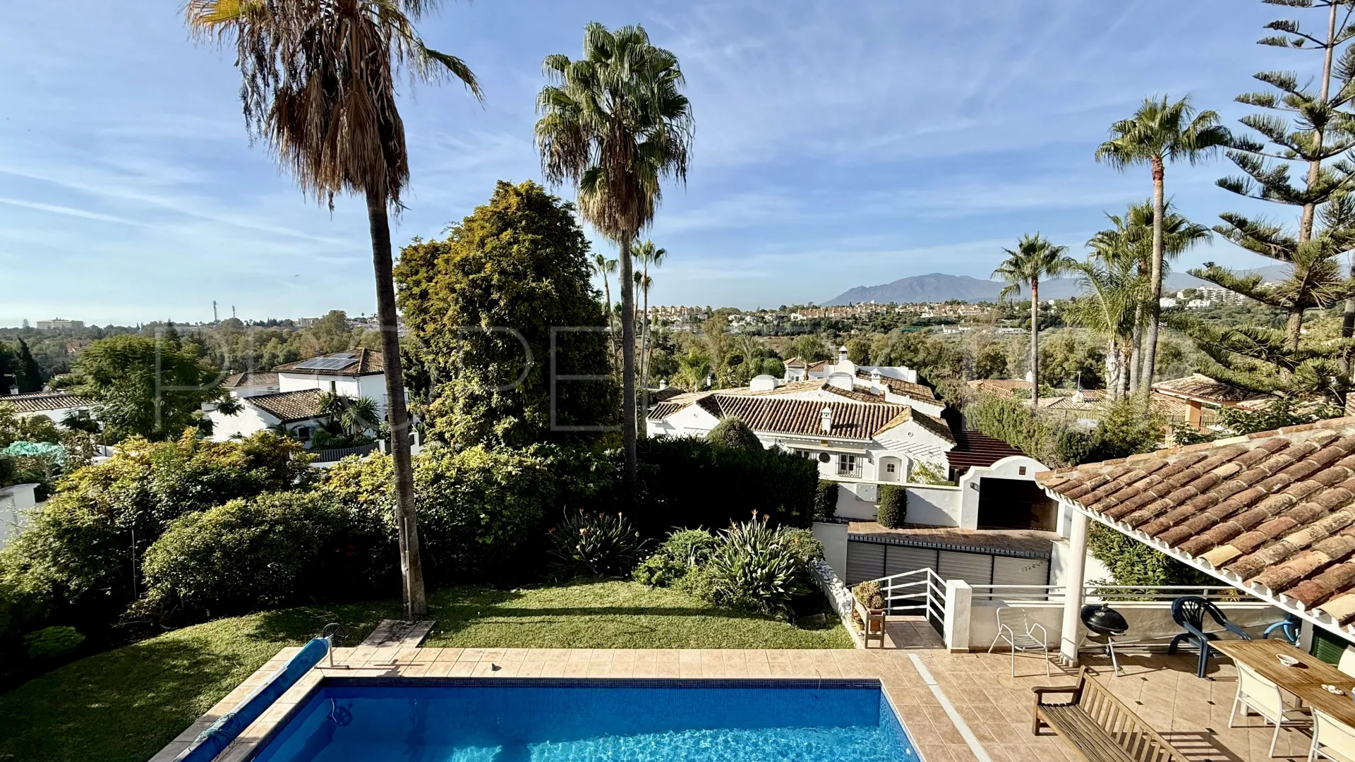 Villa en Guadalmina Alta | 4DR, 3BA, 525m², 763m² parcela, €1,7M